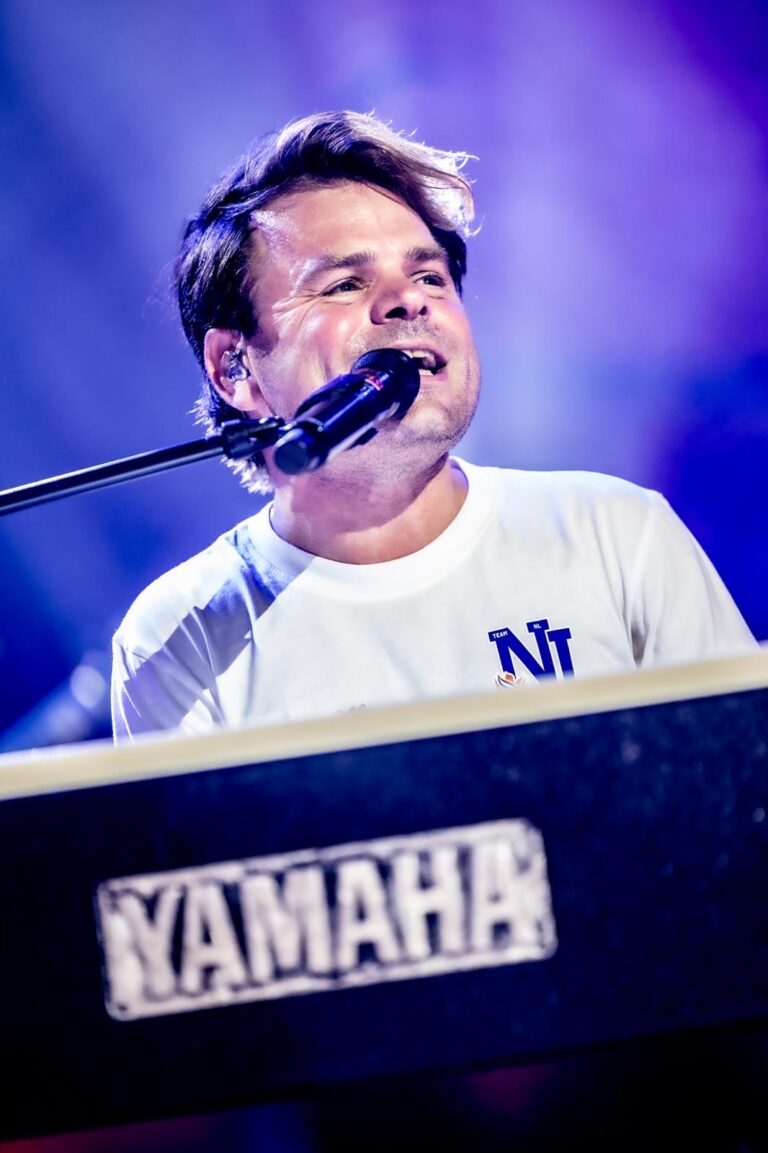 Bio – Van Velzen Music